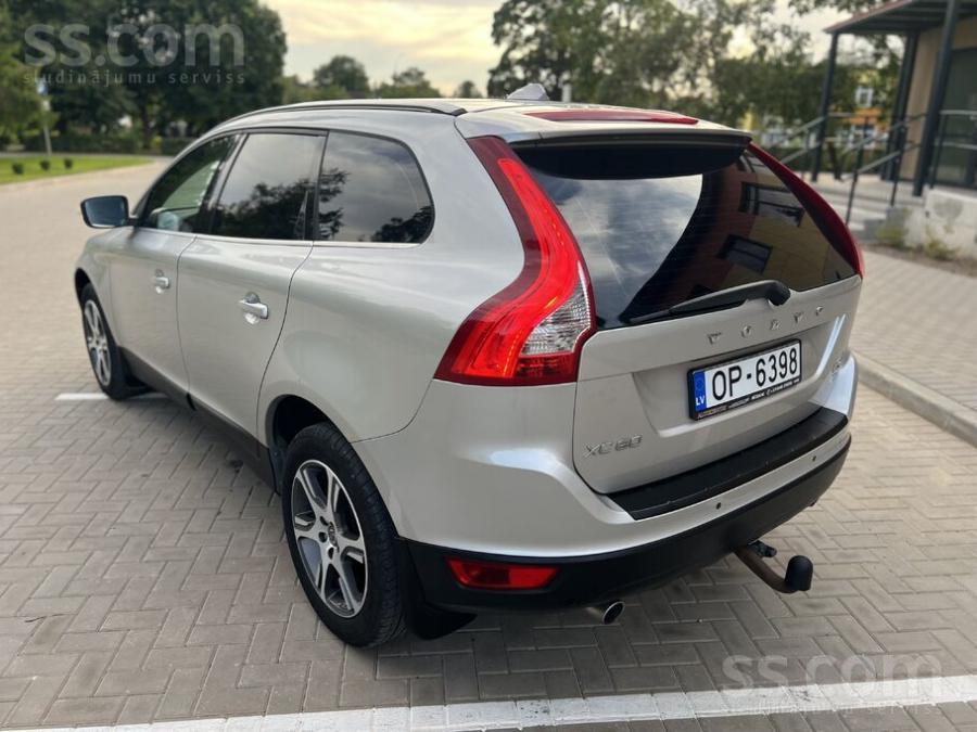 Pelēks Volvo XC60 2010 Rēzekne, ar dzinēja tilpumu 2.40 L un nobraukumu 325 tūkst. km par 7650 €, foto 9 vietnē AUTOMOTO.COM.LV