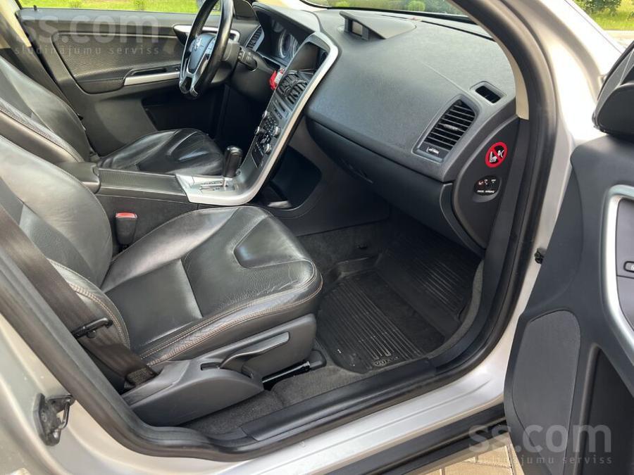 Pelēks Volvo XC60 2010 Rēzekne, ar dzinēja tilpumu 2.40 L un nobraukumu 325 tūkst. km par 7650 €, foto 10 vietnē AUTOMOTO.COM.LV