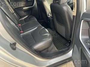 Pelēks Volvo XC60 2010 Rēzekne, ar dzinēja tilpumu 2.40 L un nobraukumu 325 tūkst. km par 7650 €, foto 11 vietnē AUTOMOTO.COM.LV