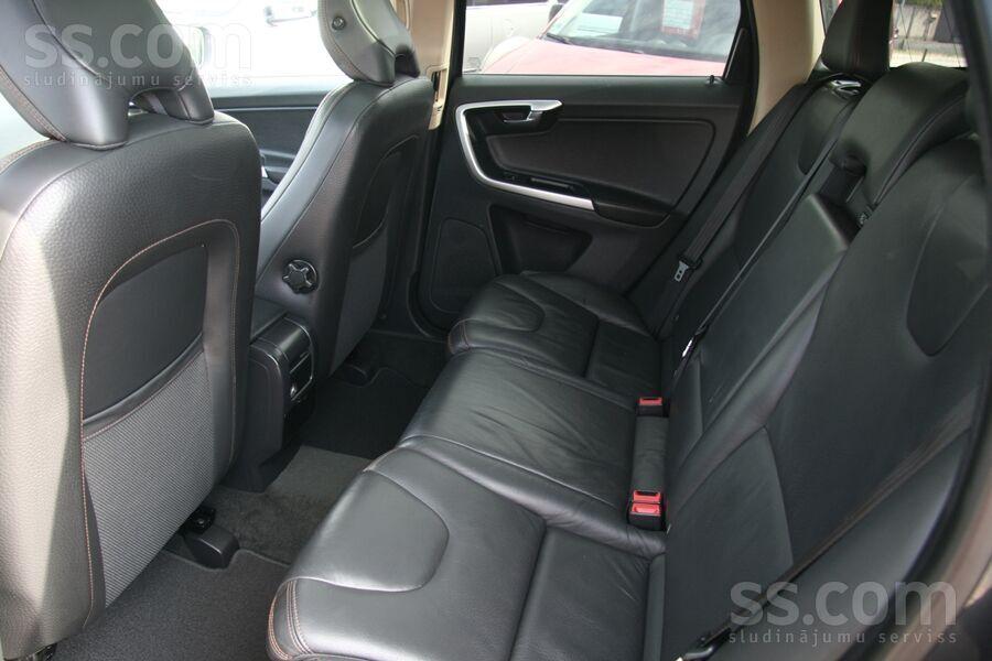 Grey Volvo XC60 2010 in Tukums, with an engine capacity of 2.00 L and mileage of 325 thousand km for 6950 €, photo 7 on AUTOMOTO.COM.LV