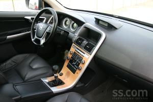 Grey Volvo XC60 2010 in Tukums, with an engine capacity of 2.00 L and mileage of 325 thousand km for 6950 €, photo 8 on AUTOMOTO.COM.LV