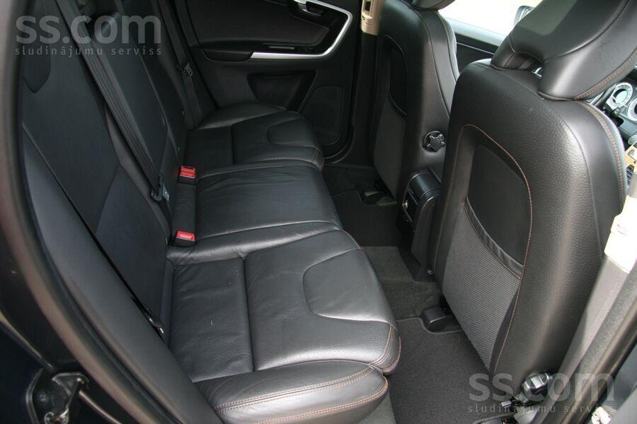 Grey Volvo XC60 2010 in Tukums, with an engine capacity of 2.00 L and mileage of 325 thousand km for 6950 €, photo 9 on AUTOMOTO.COM.LV