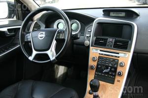 Grey Volvo XC60 2010 in Tukums, with an engine capacity of 2.00 L and mileage of 325 thousand km for 6950 €, photo 10 on AUTOMOTO.COM.LV