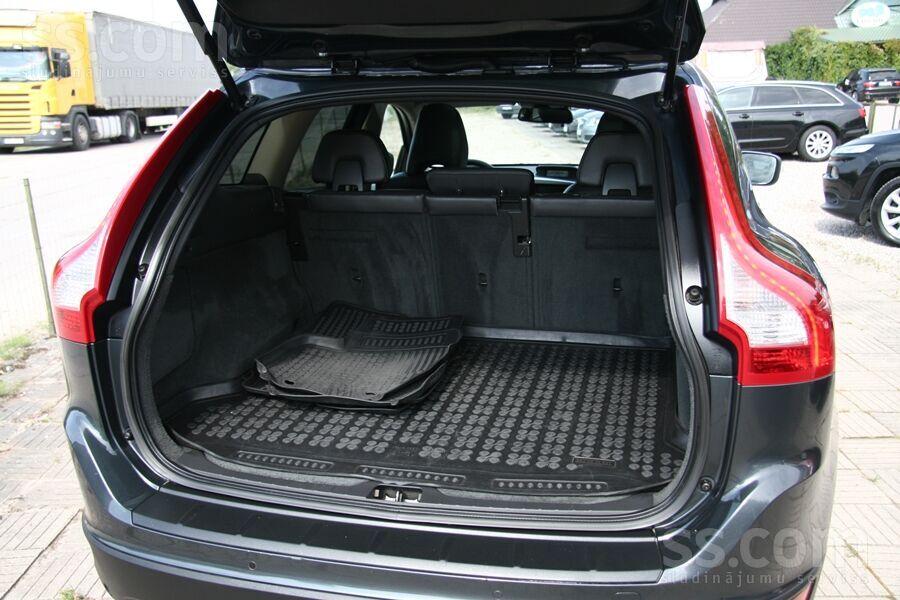 Grey Volvo XC60 2010 in Tukums, with an engine capacity of 2.00 L and mileage of 325 thousand km for 6950 €, photo 12 on AUTOMOTO.COM.LV