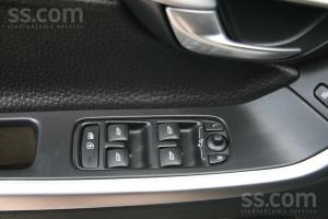 Grey Volvo XC60 2010 in Tukums, with an engine capacity of 2.00 L and mileage of 325 thousand km for 6950 €, photo 14 on AUTOMOTO.COM.LV