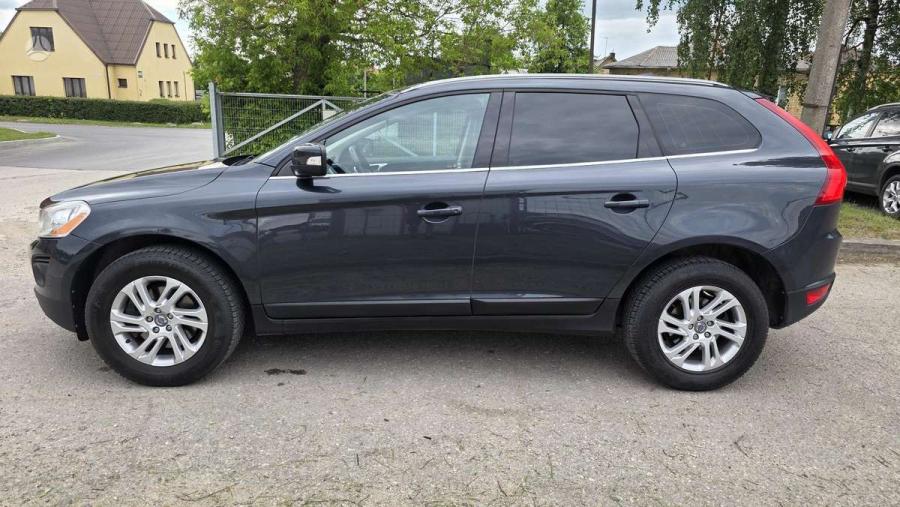 Pelēks Volvo XC60 2010 Šauļi, ar dzinēja tilpumu 2.40 L un nobraukumu 284 tūkst. km par 7750 €, foto 3 vietnē AUTOMOTO.COM.LV