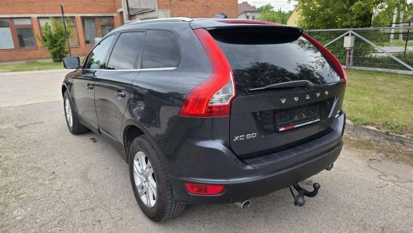 Grey Volvo XC60 2010 in Siauliai, with an engine capacity of 2.40 L and mileage of 284 thousand km for 7750 €, photo 3 on AUTOMOTO.COM.LV