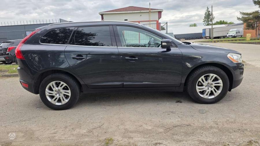 Pelēks Volvo XC60 2010 Šauļi, ar dzinēja tilpumu 2.40 L un nobraukumu 284 tūkst. km par 7750 €, foto 7 vietnē AUTOMOTO.COM.LV