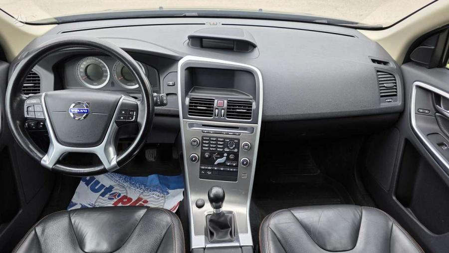 Pelēks Volvo XC60 2010 Šauļi, ar dzinēja tilpumu 2.40 L un nobraukumu 284 tūkst. km par 7750 €, foto 19 vietnē AUTOMOTO.COM.LV