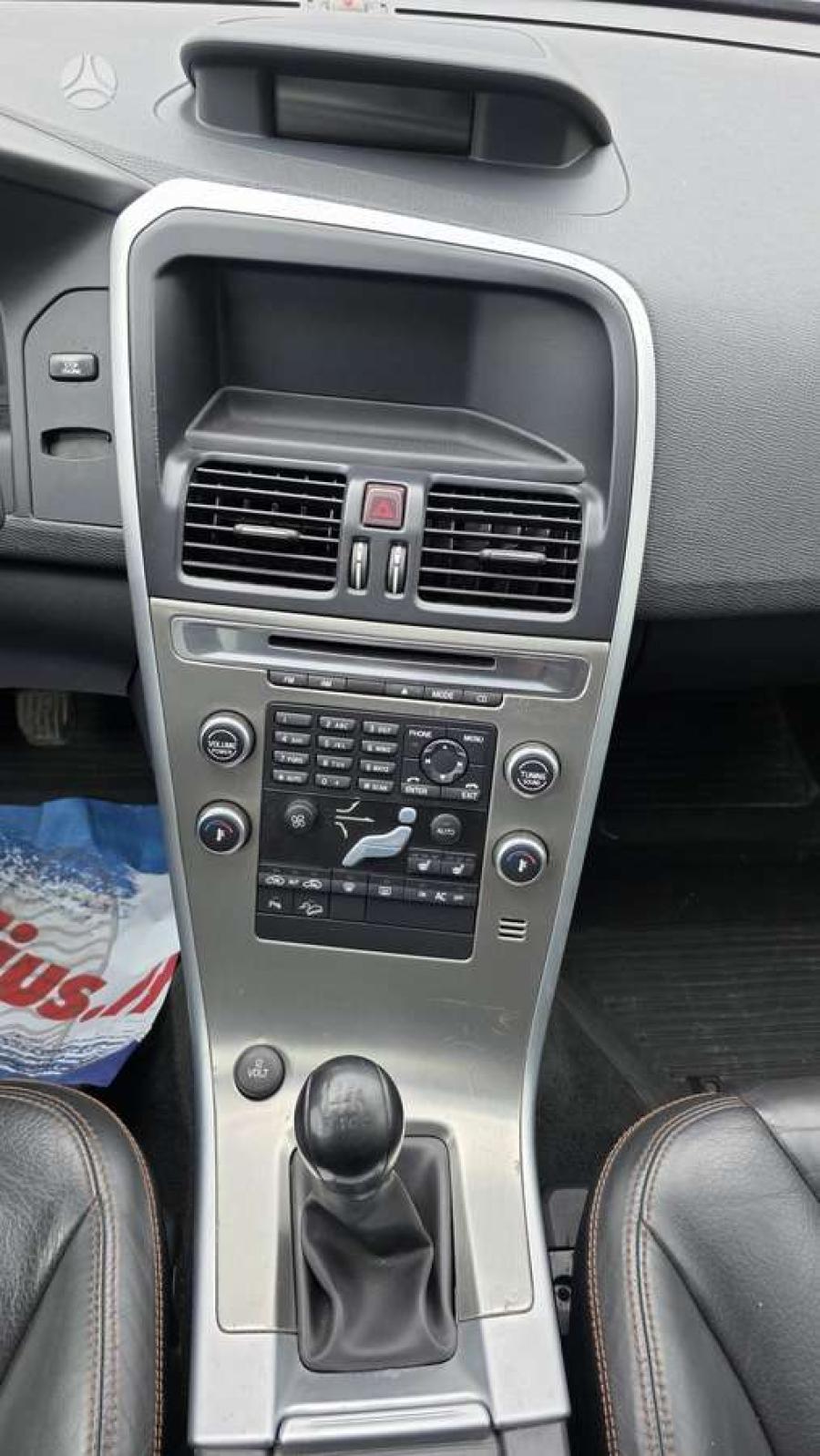 Pelēks Volvo XC60 2010 Šauļi, ar dzinēja tilpumu 2.40 L un nobraukumu 284 tūkst. km par 7750 €, foto 20 vietnē AUTOMOTO.COM.LV