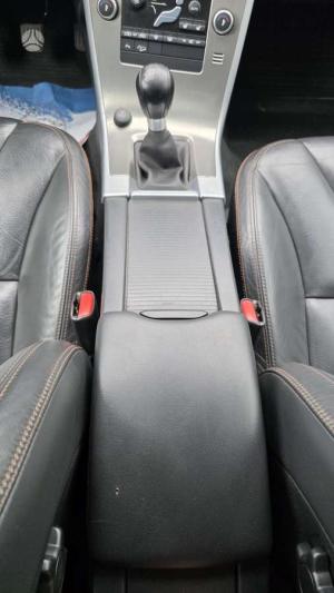 Pelēks Volvo XC60 2010 Šauļi, ar dzinēja tilpumu 2.40 L un nobraukumu 284 tūkst. km par 7750 €, foto 21 vietnē AUTOMOTO.COM.LV