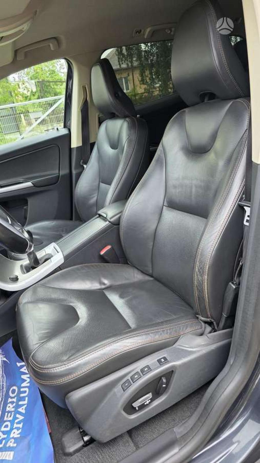 Pelēks Volvo XC60 2010 Šauļi, ar dzinēja tilpumu 2.40 L un nobraukumu 284 tūkst. km par 7750 €, foto 27 vietnē AUTOMOTO.COM.LV