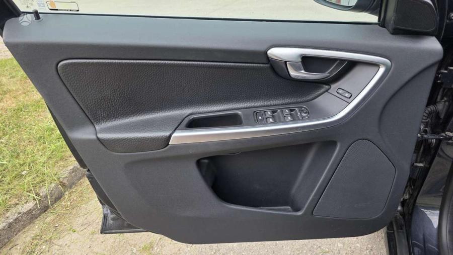 Pelēks Volvo XC60 2010 Šauļi, ar dzinēja tilpumu 2.40 L un nobraukumu 284 tūkst. km par 7750 €, foto 29 vietnē AUTOMOTO.COM.LV