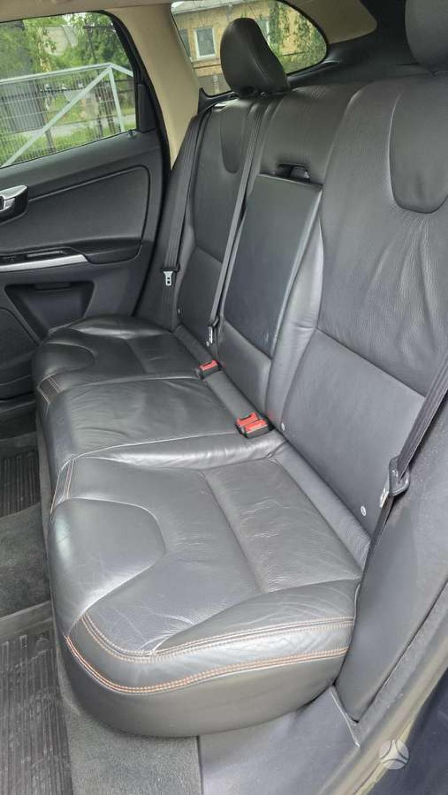 Pelēks Volvo XC60 2010 Šauļi, ar dzinēja tilpumu 2.40 L un nobraukumu 284 tūkst. km par 7750 €, foto 30 vietnē AUTOMOTO.COM.LV