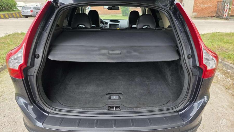 Pelēks Volvo XC60 2010 Šauļi, ar dzinēja tilpumu 2.40 L un nobraukumu 284 tūkst. km par 7750 €, foto 34 vietnē AUTOMOTO.COM.LV