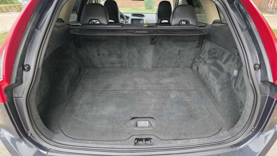 Pelēks Volvo XC60 2010 Šauļi, ar dzinēja tilpumu 2.40 L un nobraukumu 284 tūkst. km par 7750 €, foto 35 vietnē AUTOMOTO.COM.LV