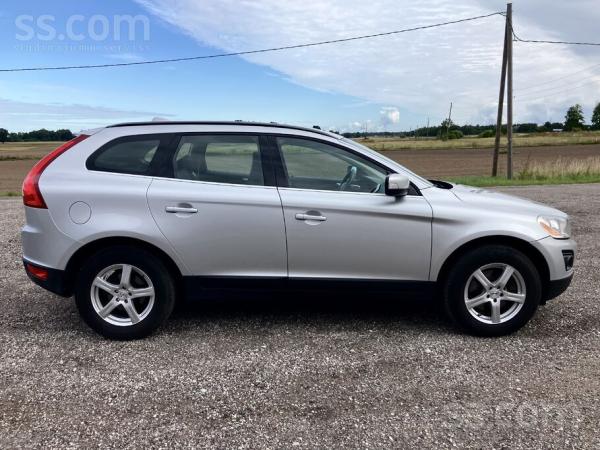 Pelēks Volvo XC60 2010 Talsi, ar dzinēja tilpumu 2.40 L un nobraukumu 0 tūkst. km par 7500 €, foto 2 vietnē AUTOMOTO.COM.LV