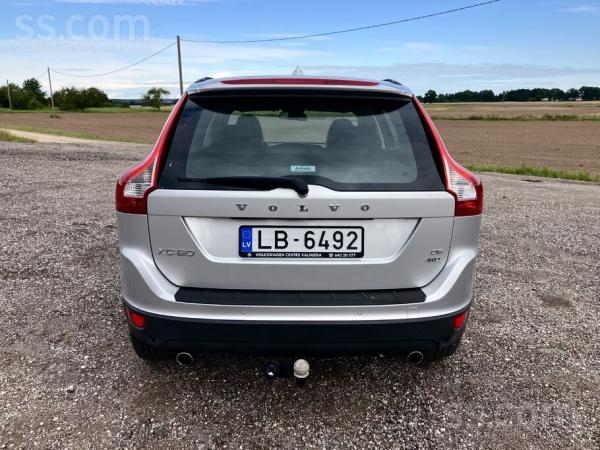 Pelēks Volvo XC60 2010 Talsi, ar dzinēja tilpumu 2.40 L un nobraukumu 0 tūkst. km par 7500 €, foto 4 vietnē AUTOMOTO.COM.LV