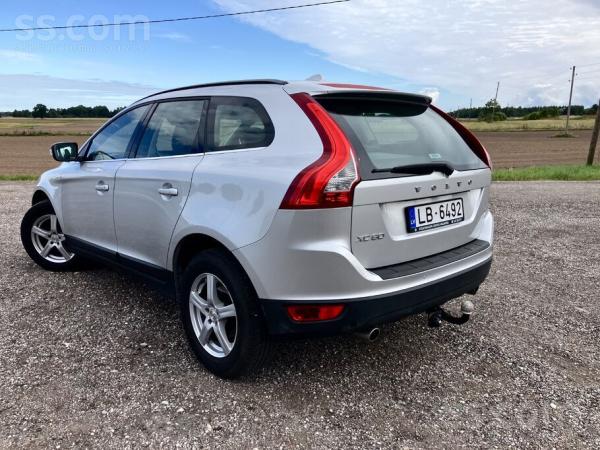 Pelēks Volvo XC60 2010 Talsi, ar dzinēja tilpumu 2.40 L un nobraukumu 0 tūkst. km par 7500 €, foto 5 vietnē AUTOMOTO.COM.LV