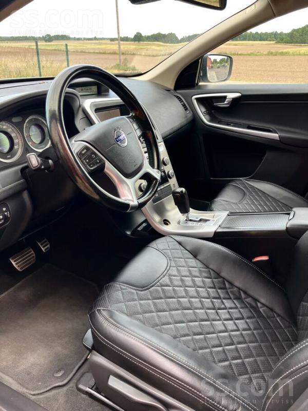 Pelēks Volvo XC60 2010 Talsi, ar dzinēja tilpumu 2.40 L un nobraukumu 0 tūkst. km par 7500 €, foto 9 vietnē AUTOMOTO.COM.LV