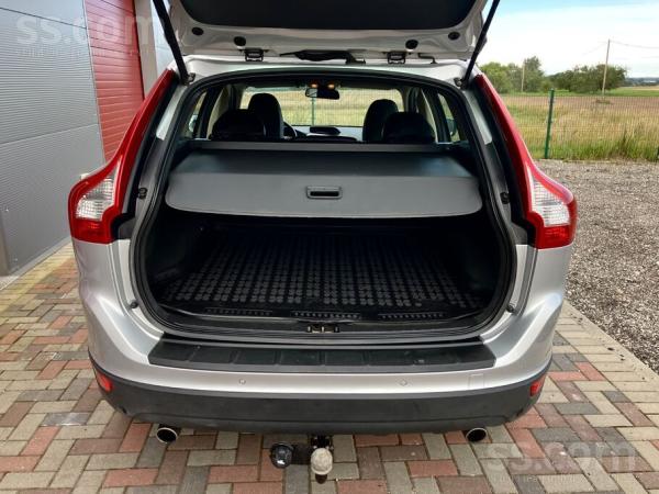 Pelēks Volvo XC60 2010 Talsi, ar dzinēja tilpumu 2.40 L un nobraukumu 0 tūkst. km par 7500 €, foto 10 vietnē AUTOMOTO.COM.LV