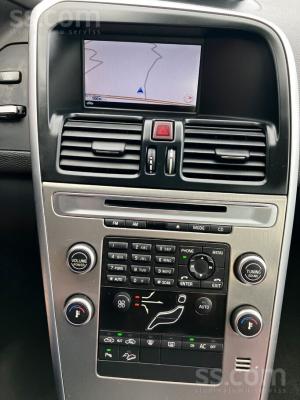 Pelēks Volvo XC60 2010 Talsi, ar dzinēja tilpumu 2.40 L un nobraukumu 0 tūkst. km par 6999 €, foto 9 vietnē AUTOMOTO.COM.LV