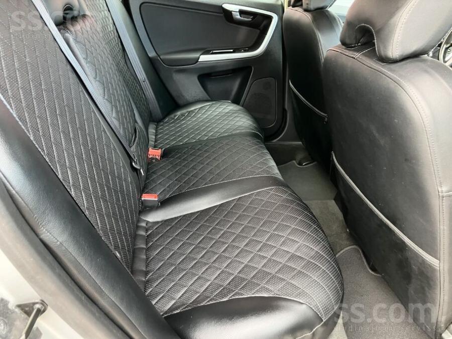 Pelēks Volvo XC60 2010 Talsi, ar dzinēja tilpumu 2.40 L un nobraukumu 0 tūkst. km par 6999 €, foto 13 vietnē AUTOMOTO.COM.LV