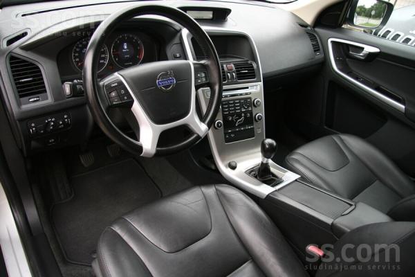Grey Volvo XC60 2010 in Tukums, with an engine capacity of 2.40 L and mileage of 168 thousand km for 8250 €, photo 5 on AUTOMOTO.COM.LV