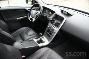 Grey Volvo XC60 2010 in Tukums, with an engine capacity of 2.40 L and mileage of 168 thousand km for 8250 €, photo 8 on AUTOMOTO.COM.LV