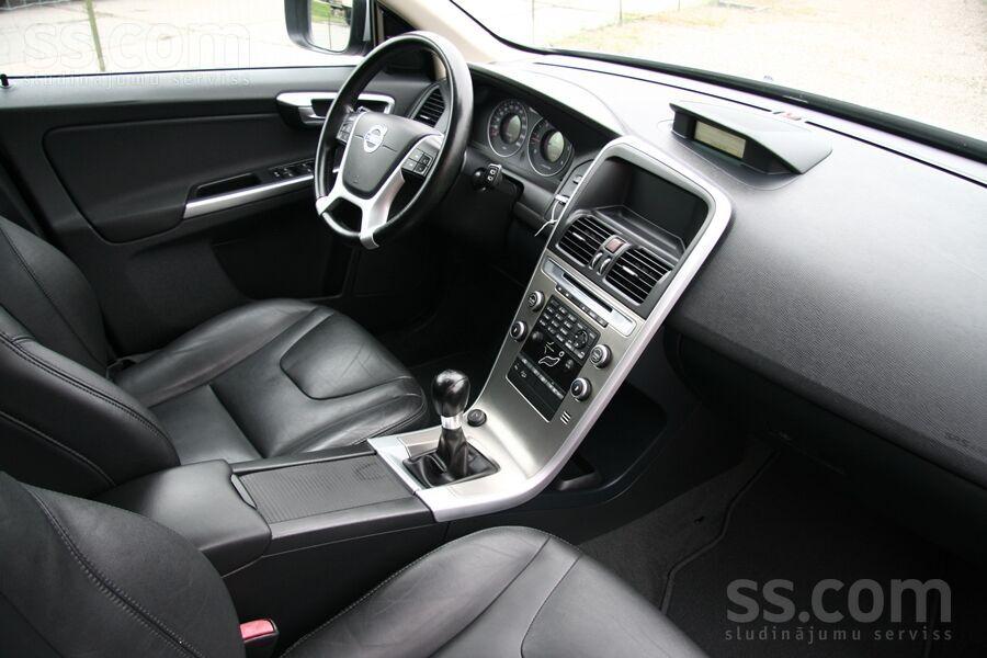 Grey Volvo XC60 2010 in Tukums, with an engine capacity of 2.40 L and mileage of 168 thousand km for 8250 €, photo 8 on AUTOMOTO.COM.LV