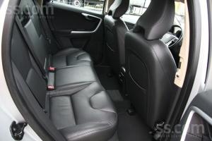 Grey Volvo XC60 2010 in Tukums, with an engine capacity of 2.40 L and mileage of 168 thousand km for 8250 €, photo 9 on AUTOMOTO.COM.LV