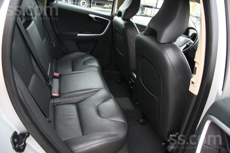 Grey Volvo XC60 2010 in Tukums, with an engine capacity of 2.40 L and mileage of 168 thousand km for 8250 €, photo 9 on AUTOMOTO.COM.LV