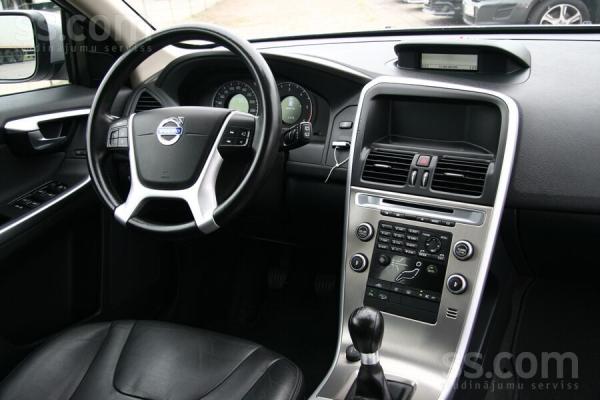 Grey Volvo XC60 2010 in Tukums, with an engine capacity of 2.40 L and mileage of 168 thousand km for 8250 €, photo 9 on AUTOMOTO.COM.LV
