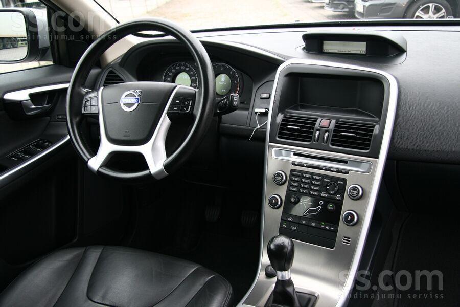 Grey Volvo XC60 2010 in Tukums, with an engine capacity of 2.40 L and mileage of 168 thousand km for 8250 €, photo 10 on AUTOMOTO.COM.LV