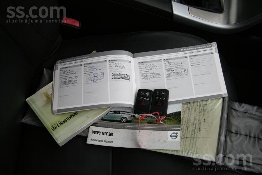 Grey Volvo XC60 2010 in Tukums, with an engine capacity of 2.40 L and mileage of 168 thousand km for 8250 €, photo 12 on AUTOMOTO.COM.LV