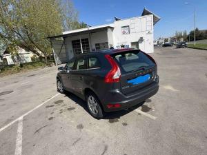 Pelēks Volvo XC60 2010 Panevēža, ar dzinēja tilpumu 2.40 L un nobraukumu 300 tūkst. km par 7200 €, foto 5 vietnē AUTOMOTO.COM.LV
