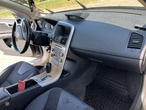 Pelēks Volvo XC60 2010 Panevēža, ar dzinēja tilpumu 2.40 L un nobraukumu 300 tūkst. km par 7200 €, foto 8 vietnē AUTOMOTO.COM.LV