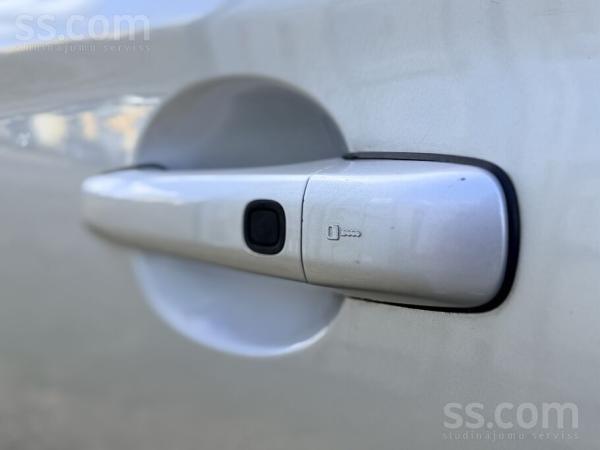 Grey Volvo XC60 2010 in Riga, with an engine capacity of 2.40 L and mileage of 290 thousand km for 8995 €, photo 5 on AUTOMOTO.COM.LV