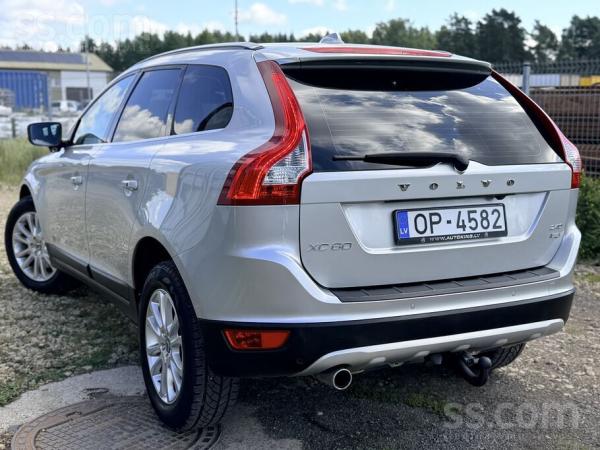 Grey Volvo XC60 2010 in Riga, with an engine capacity of 2.40 L and mileage of 290 thousand km for 8995 €, photo 3 on AUTOMOTO.COM.LV