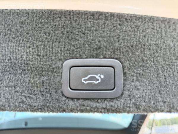 Grey Volvo XC60 2010 in Riga, with an engine capacity of 2.40 L and mileage of 290 thousand km for 8995 €, photo 9 on AUTOMOTO.COM.LV
