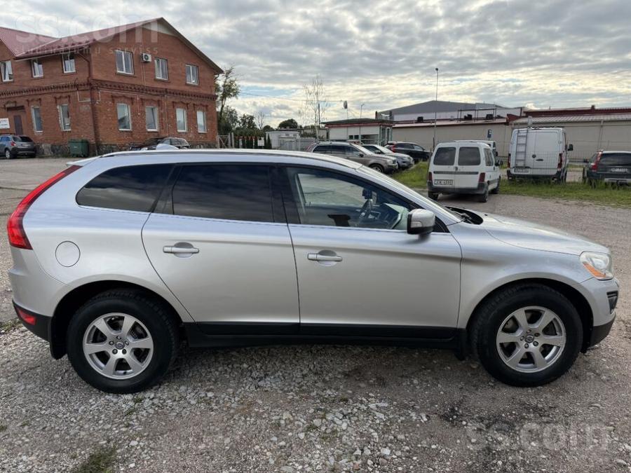 Grey Volvo XC60 2010 in Rezekne, with an engine capacity of 2.40 L and mileage of 0 thousand km for 6950 €, photo 6 on AUTOMOTO.COM.LV