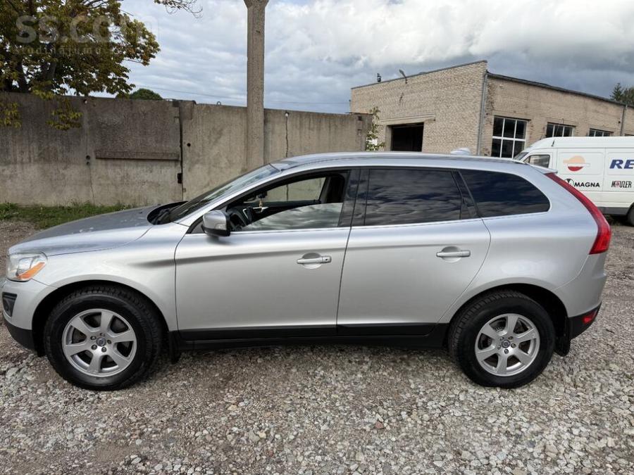 Grey Volvo XC60 2010 in Rezekne, with an engine capacity of 2.40 L and mileage of 0 thousand km for 6950 €, photo 8 on AUTOMOTO.COM.LV