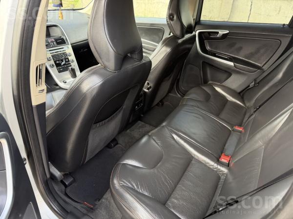 Grey Volvo XC60 2010 in Rezekne, with an engine capacity of 2.40 L and mileage of 0 thousand km for 6950 €, photo 11 on AUTOMOTO.COM.LV