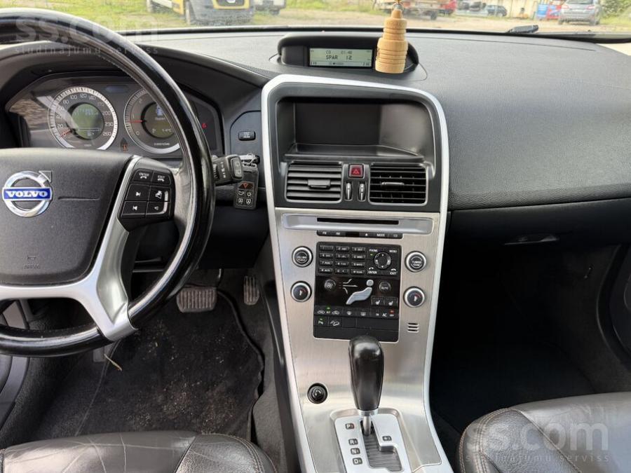 Grey Volvo XC60 2010 in Rezekne, with an engine capacity of 2.40 L and mileage of 0 thousand km for 6950 €, photo 12 on AUTOMOTO.COM.LV