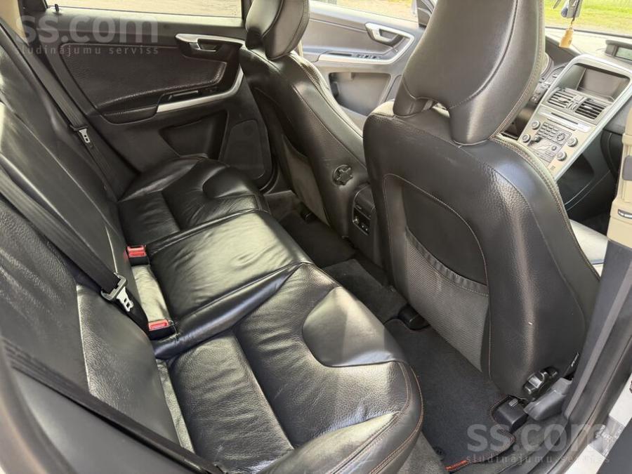 Grey Volvo XC60 2010 in Rezekne, with an engine capacity of 2.40 L and mileage of 0 thousand km for 6950 €, photo 13 on AUTOMOTO.COM.LV