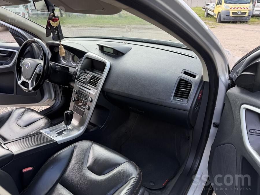 Grey Volvo XC60 2010 in Rezekne, with an engine capacity of 2.40 L and mileage of 0 thousand km for 6950 €, photo 14 on AUTOMOTO.COM.LV