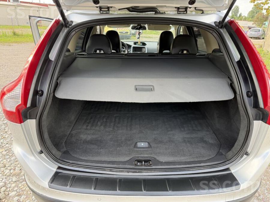 Grey Volvo XC60 2010 in Rezekne, with an engine capacity of 2.40 L and mileage of 0 thousand km for 6950 €, photo 15 on AUTOMOTO.COM.LV