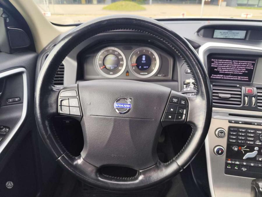 Pelēks Volvo XC60 2010 Šauļi, ar dzinēja tilpumu 3.00 L un nobraukumu 0 tūkst. km par 6800 €, foto 14 vietnē AUTOMOTO.COM.LV