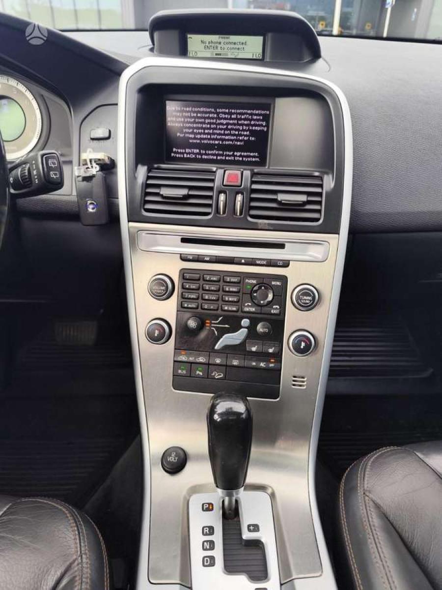 Pelēks Volvo XC60 2010 Šauļi, ar dzinēja tilpumu 3.00 L un nobraukumu 0 tūkst. km par 6800 €, foto 15 vietnē AUTOMOTO.COM.LV