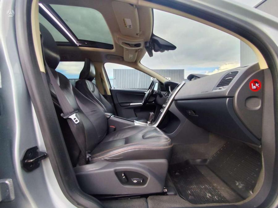 Pelēks Volvo XC60 2010 Šauļi, ar dzinēja tilpumu 3.00 L un nobraukumu 0 tūkst. km par 6800 €, foto 20 vietnē AUTOMOTO.COM.LV
